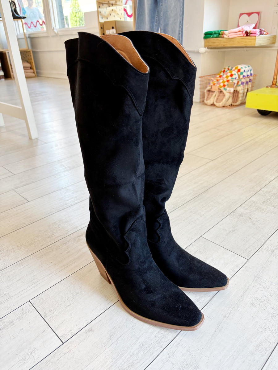 Black Suede Boots – Patterns and Pops